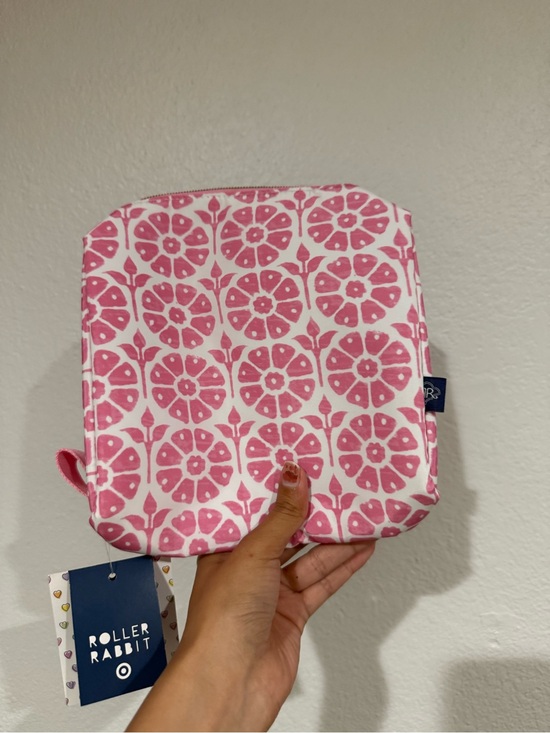 Roller Rabbit | Bags | Roller Rabbit Pink And White Floral Zip Pouch ...